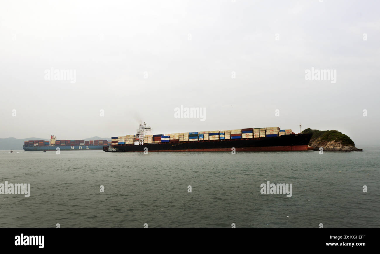 Iranian container ship TOUSKA crashed into Magazine island near Ap Lei ...