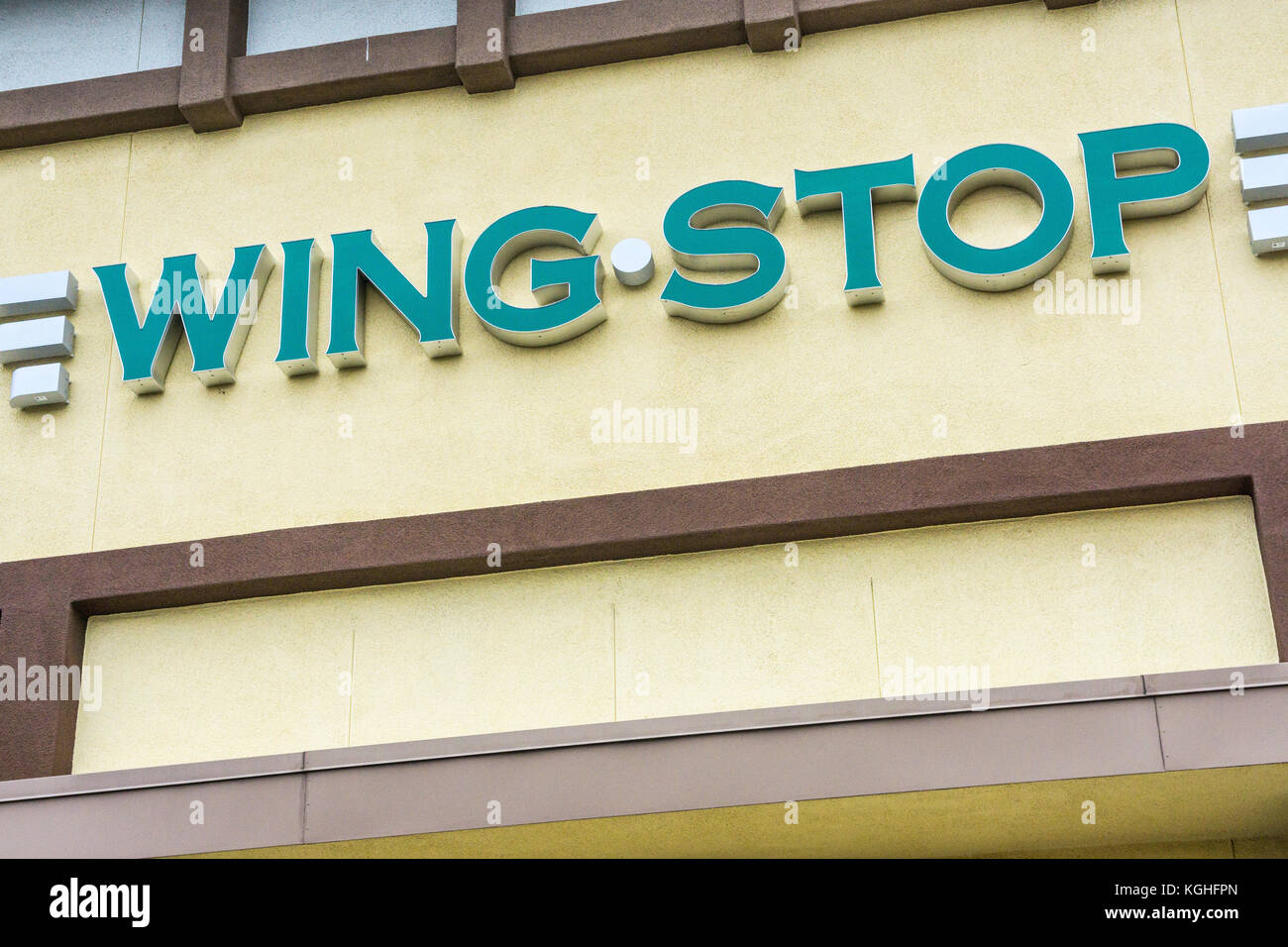 Wingstop hi-res stock photography and images - Alamy