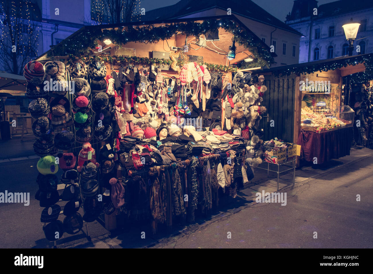 Traditional Christmas market Stock Photo - Alamy