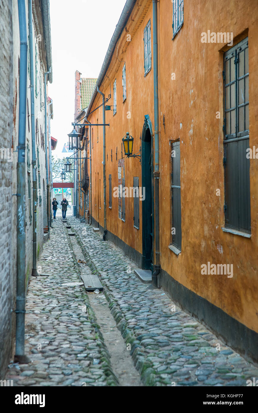 Old brick wall alley hi-res stock photography and images - Alamy