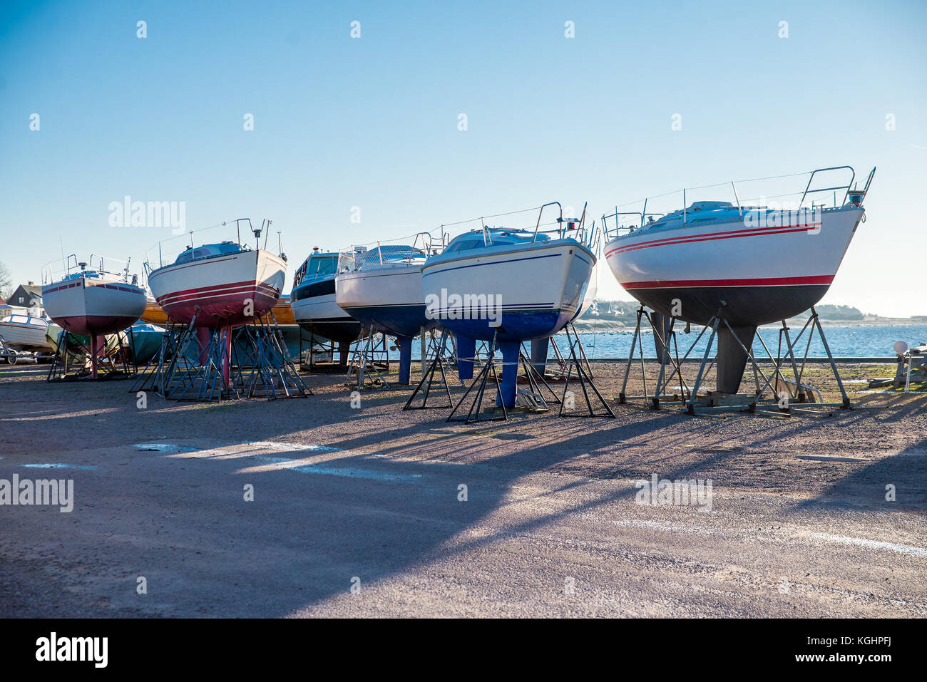 Vessel stand hi-res stock photography and images - Alamy
