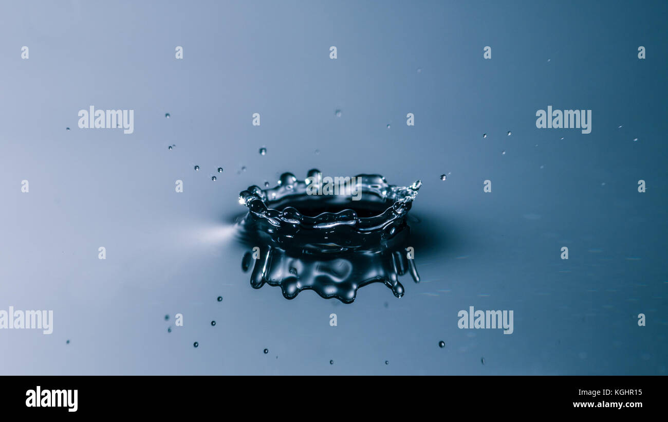 Crown splash hi-res stock photography and images - Alamy