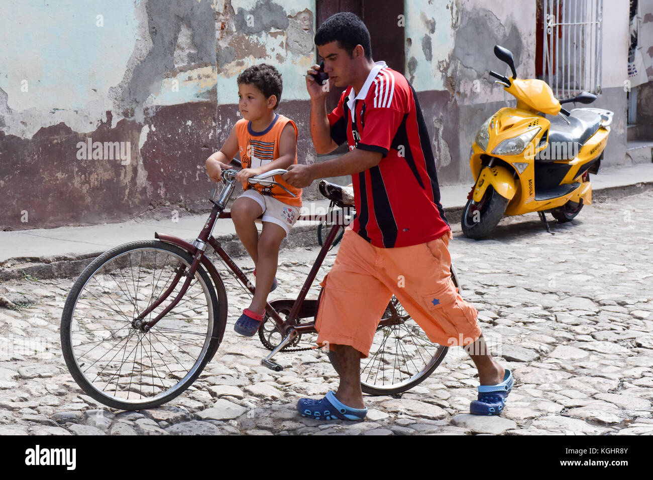 Cuban father and son hi-res stock photography and images - Alamy