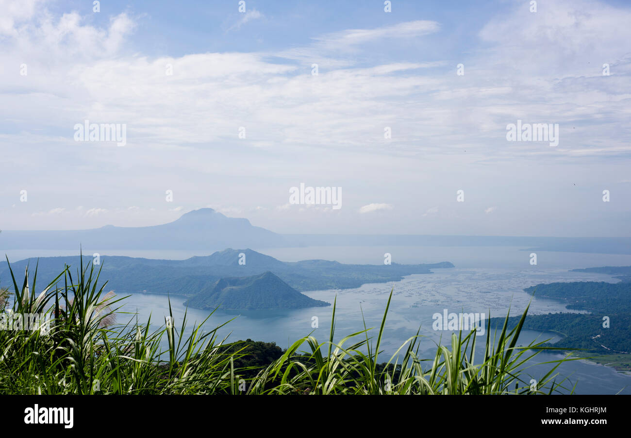 Taal volcano eruption philippines hi-res stock photography and images ...