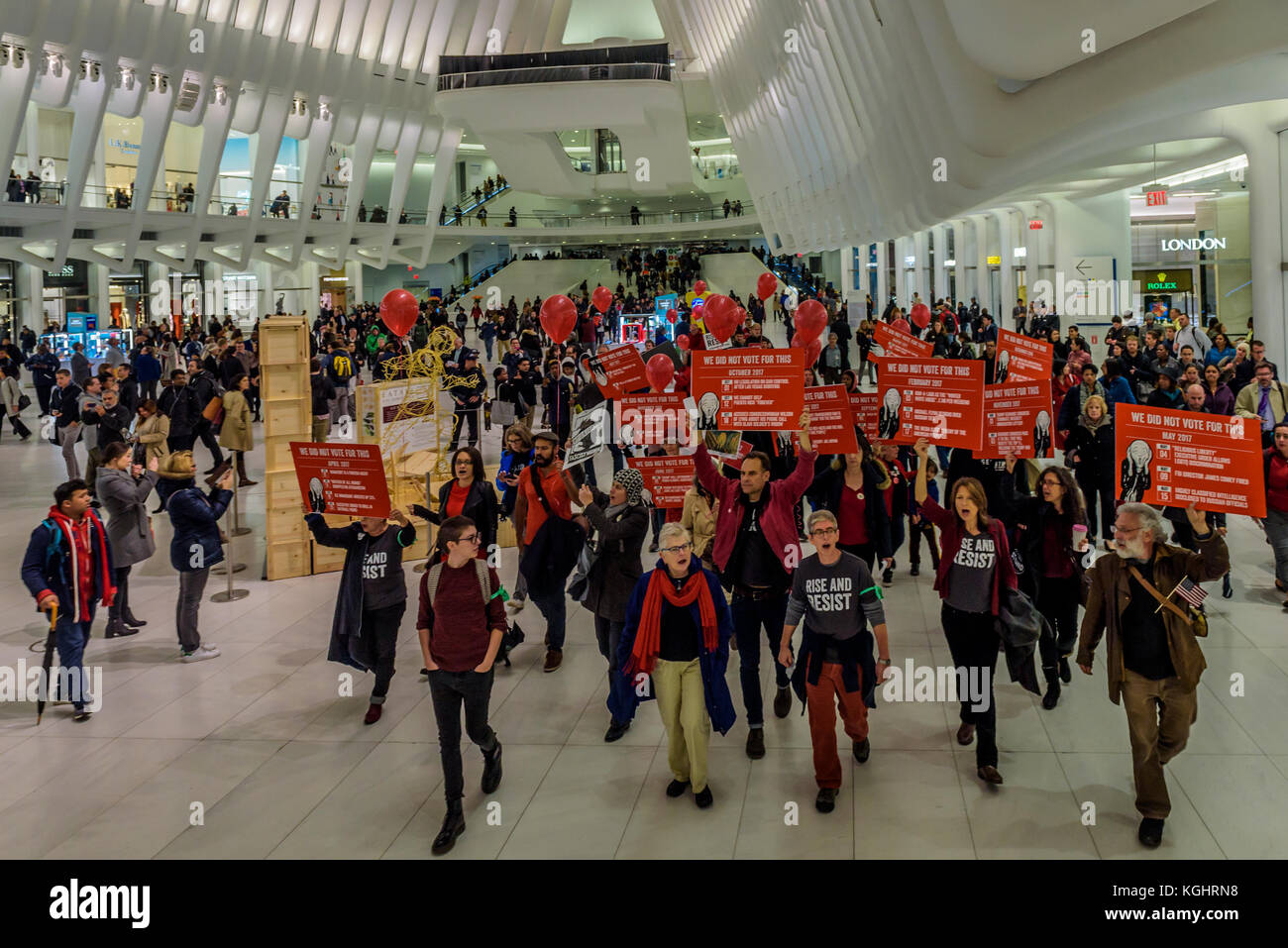 New York, United States. 07th Nov, 2017. The Oculus in downtown ...