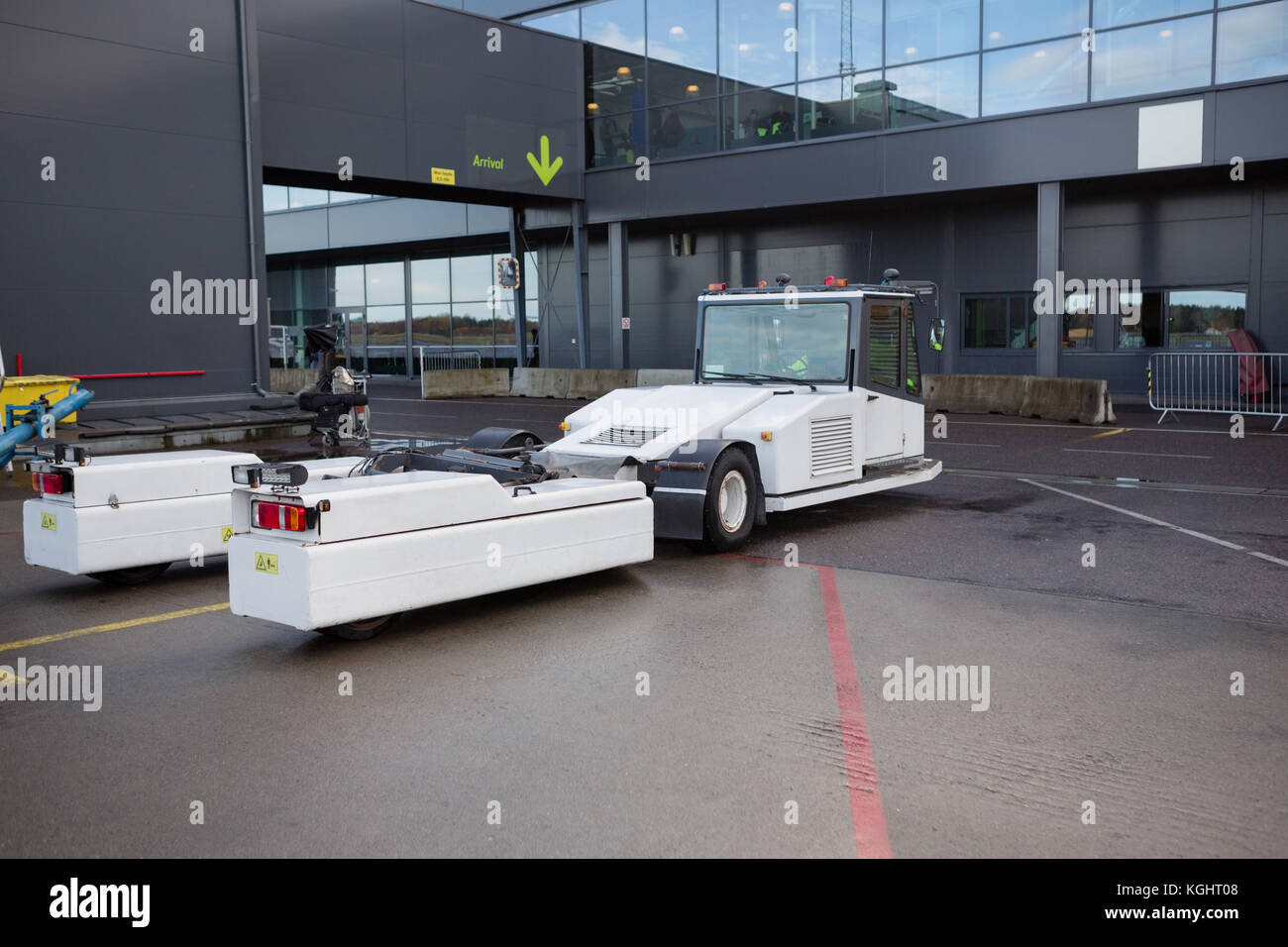 Aviation industry airplane service hi-res stock photography and images ...