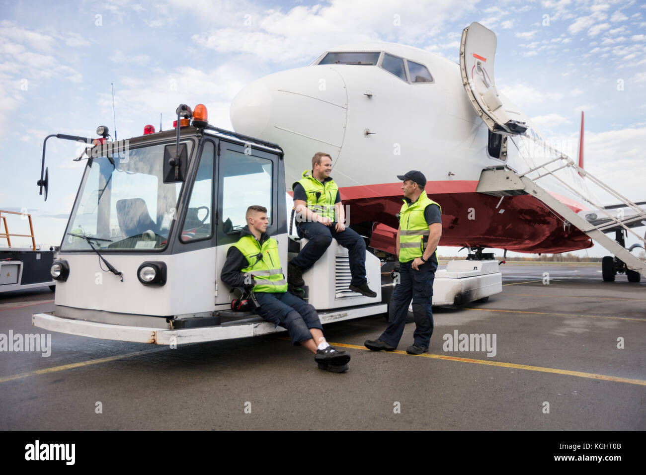 Man support truck hi-res stock photography and images - Alamy
