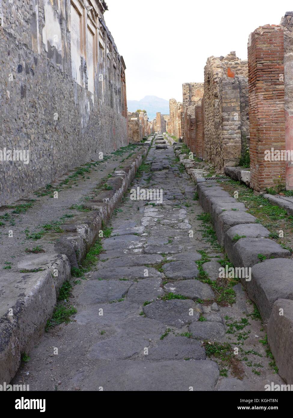 Pompei destruction hi-res stock photography and images - Alamy
