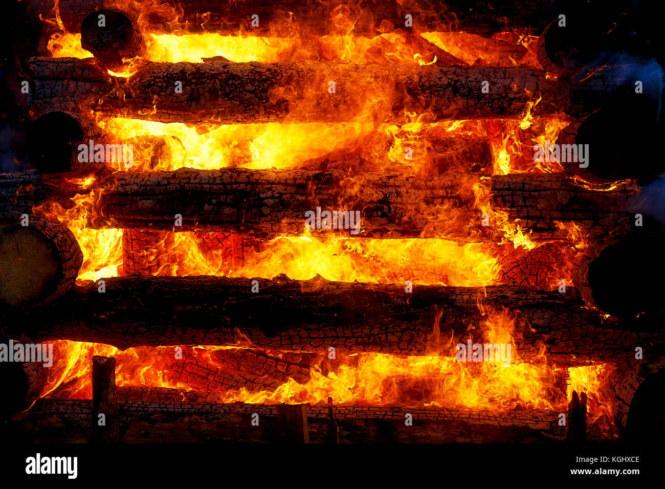 beautiful structure of burning logs and flames of great bonfire Stock ...