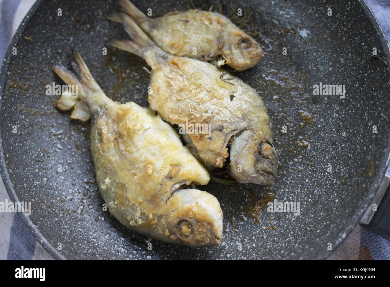blue fish fry: sea beam, bass and dentex Stock Photo - Alamy
