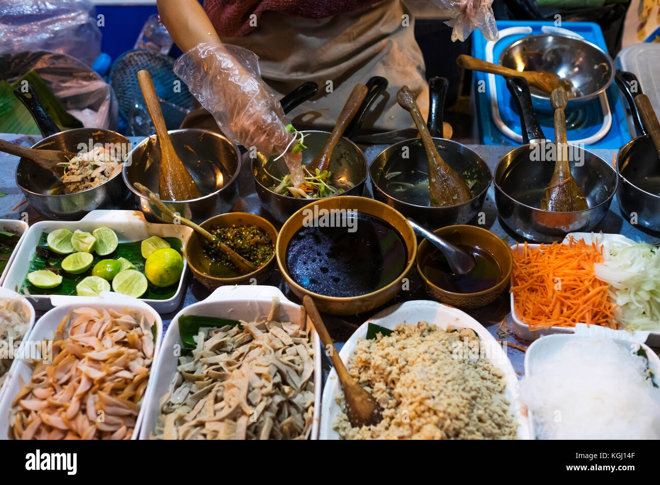 Food street cooking of traditional asian cuisine Stock Photo - Alamy