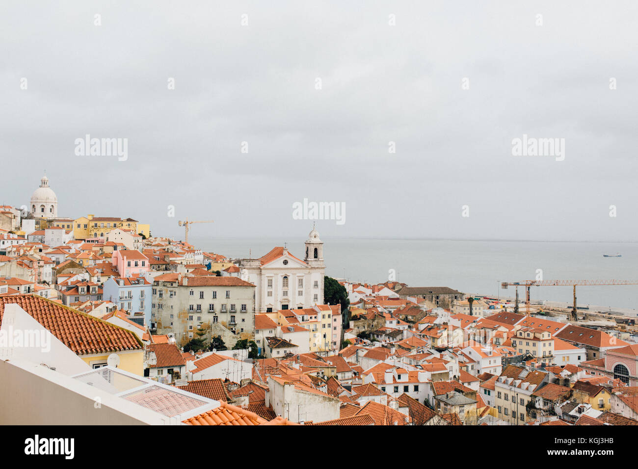 Alfama buildings hi-res stock photography and images - Alamy
