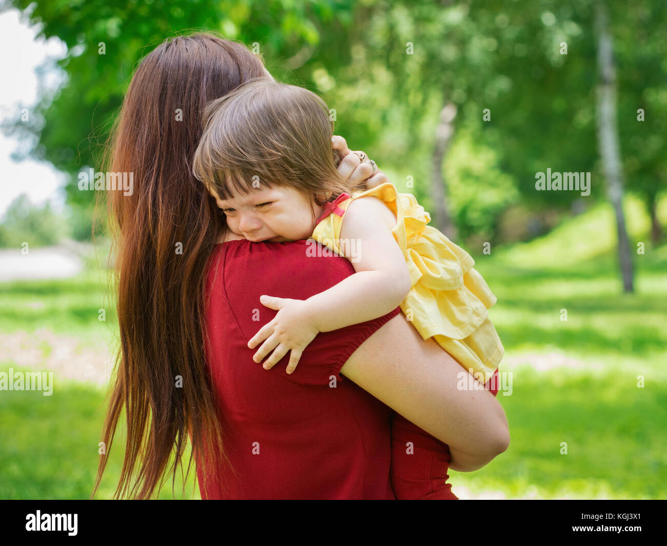 Mother hug sad hi-res stock photography and images - Alamy