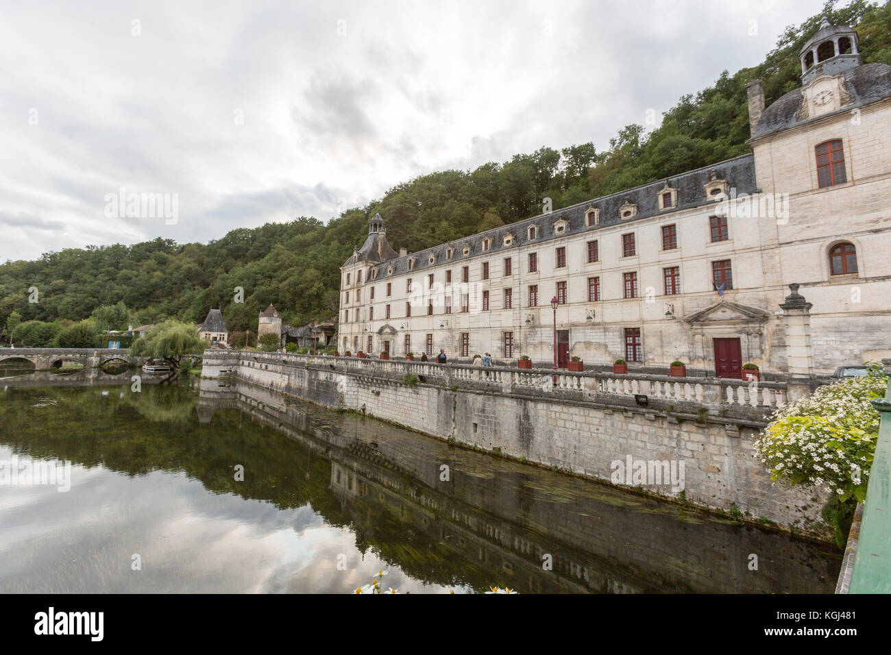 River Dronne and the Benedictine Abbey of Brantôme, Brantome, Dordogne ...