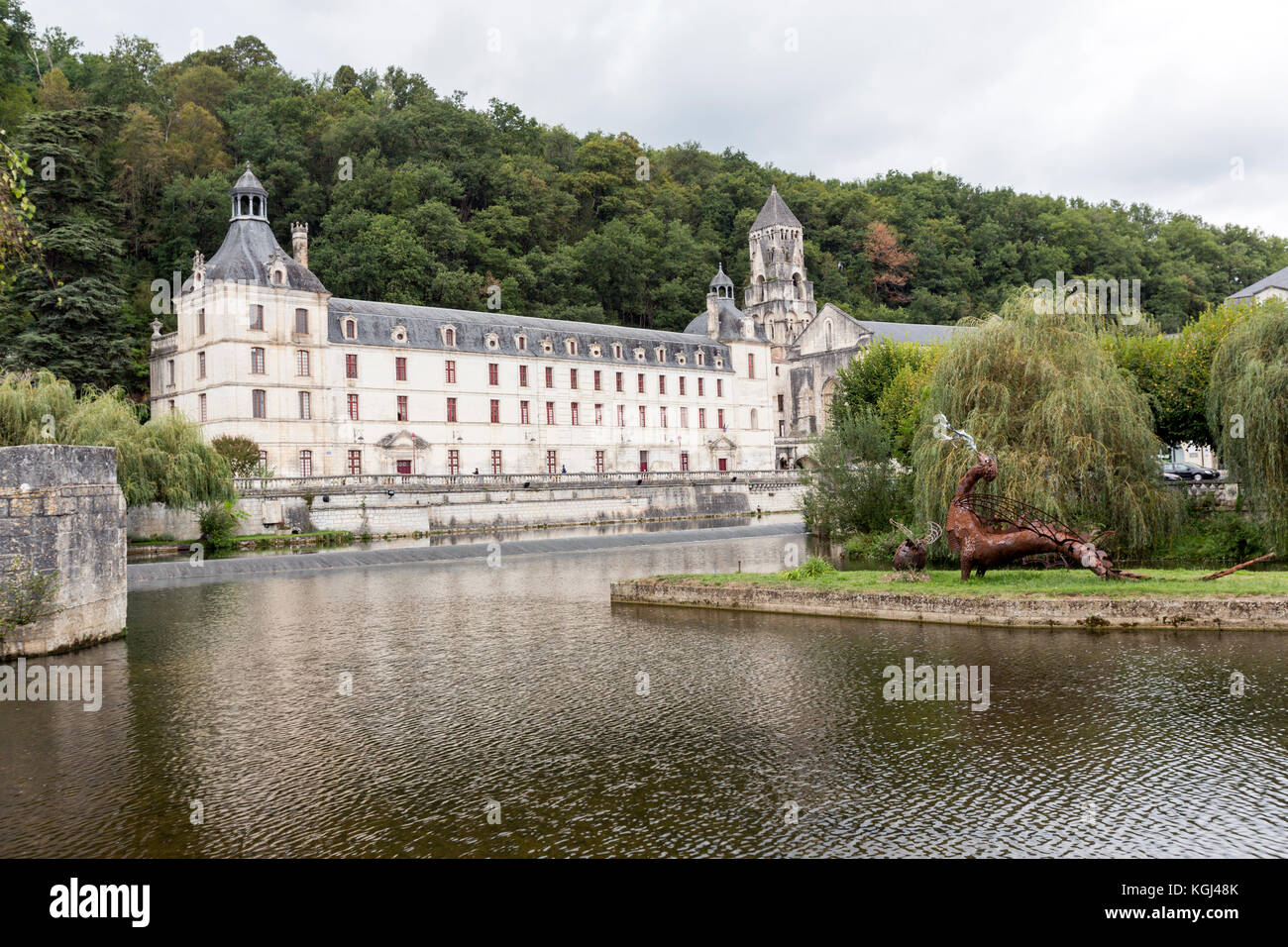 River Dronne and the Benedictine Abbey of Brantôme, Brantome, Dordogne ...