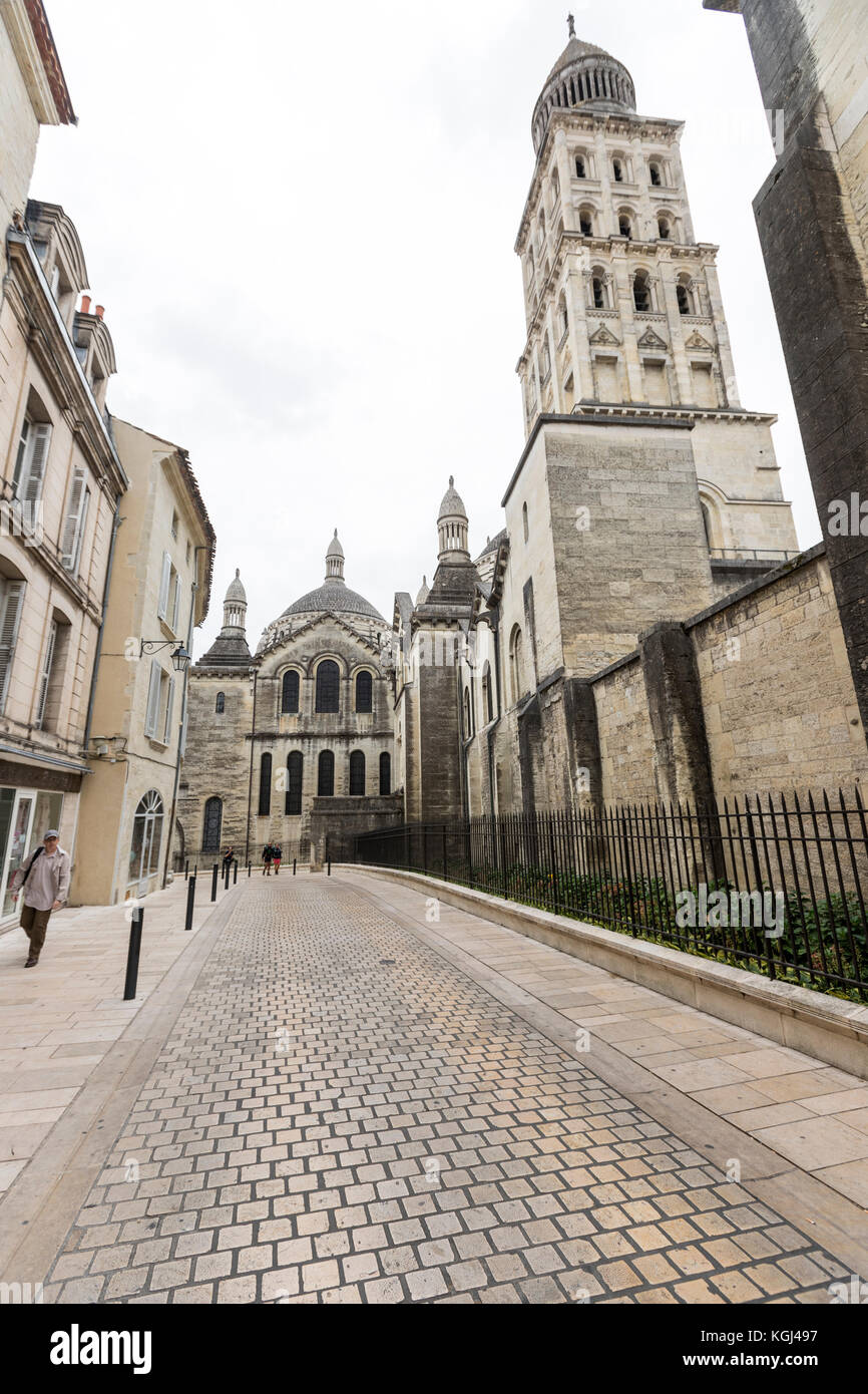 Street view of Cathédrale Saint-Front, Périgueux Cathedral, Dordogne ...
