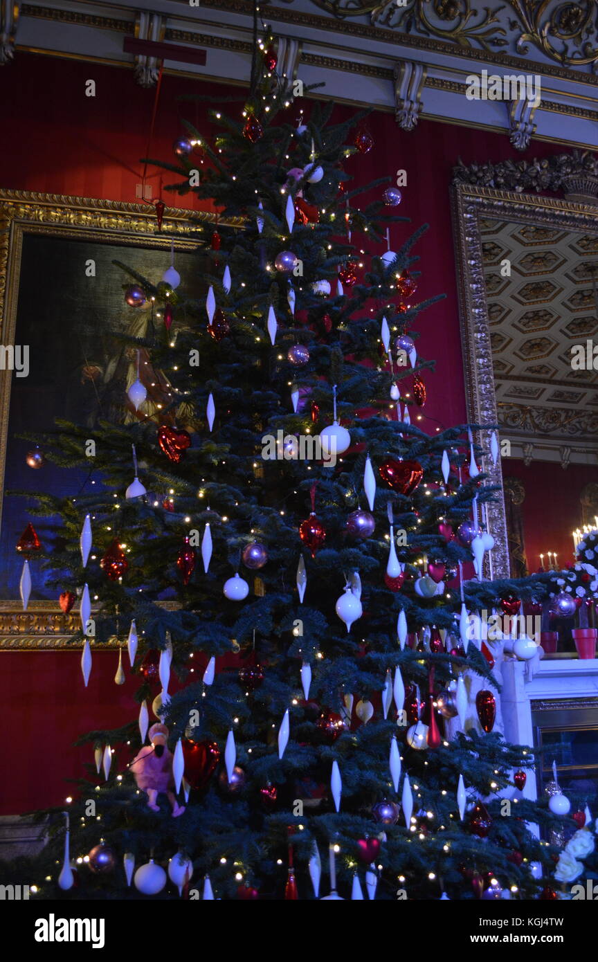Topper Tree High Resolution Stock Photography and Images - Alamy