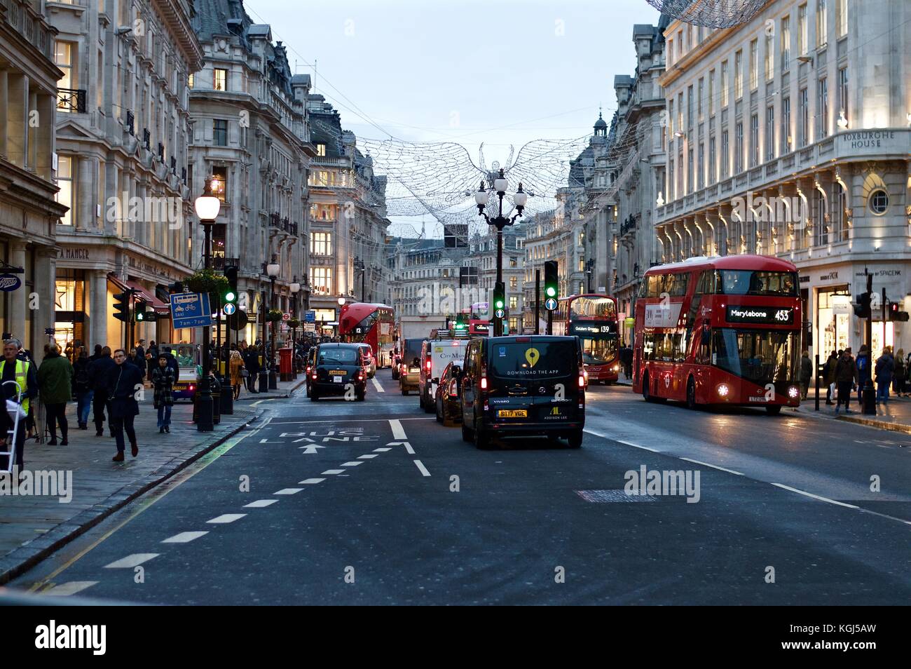 Overhead traffic lights hi-res stock photography and images - Alamy