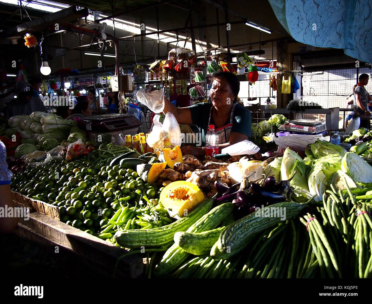 Food stall filipino market in hi-res stock photography and images - Alamy