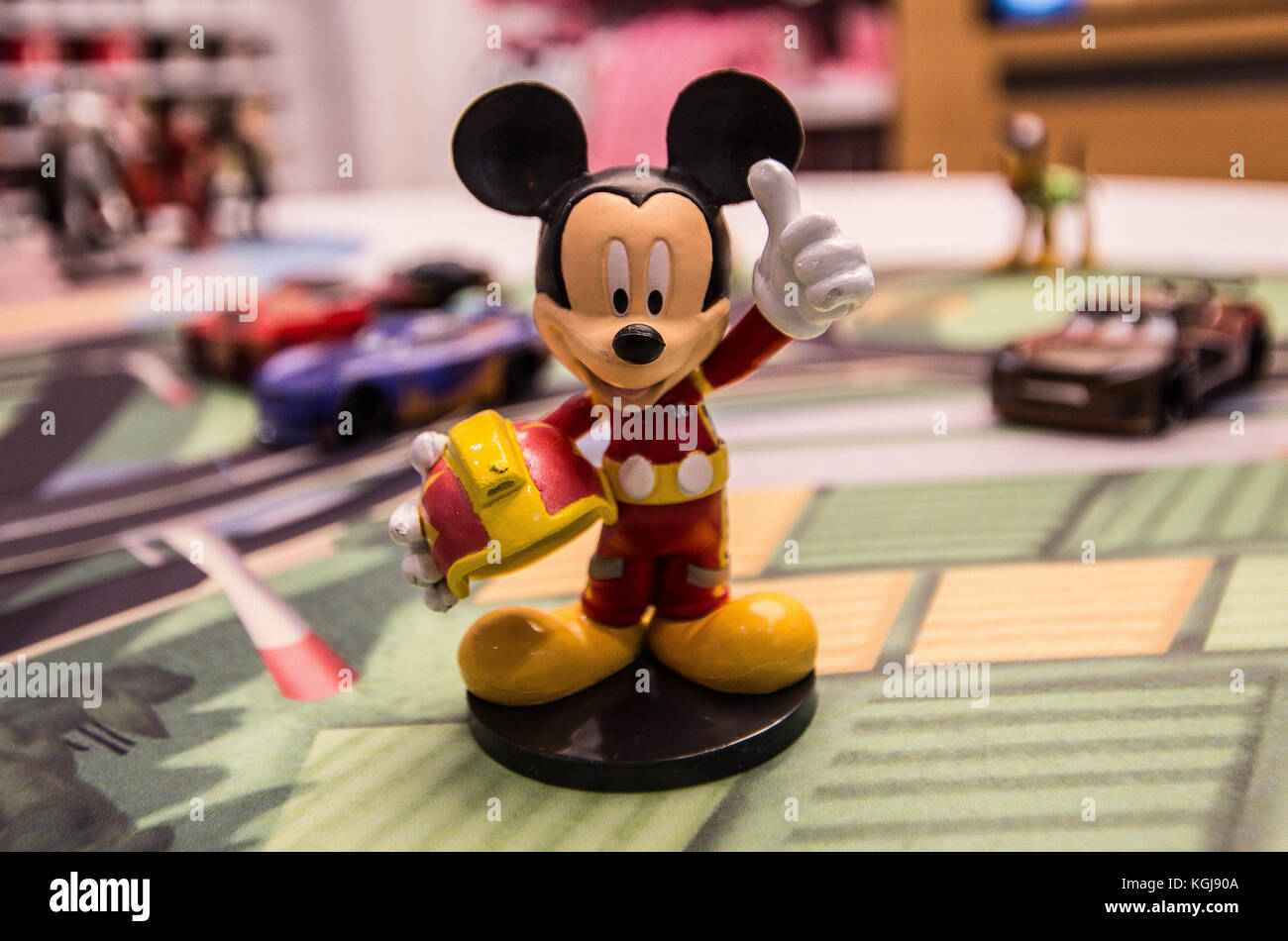 Munich, Bavaria, Germany. 8th Nov, 2017. Mickey Mouse giving a thumbs ...