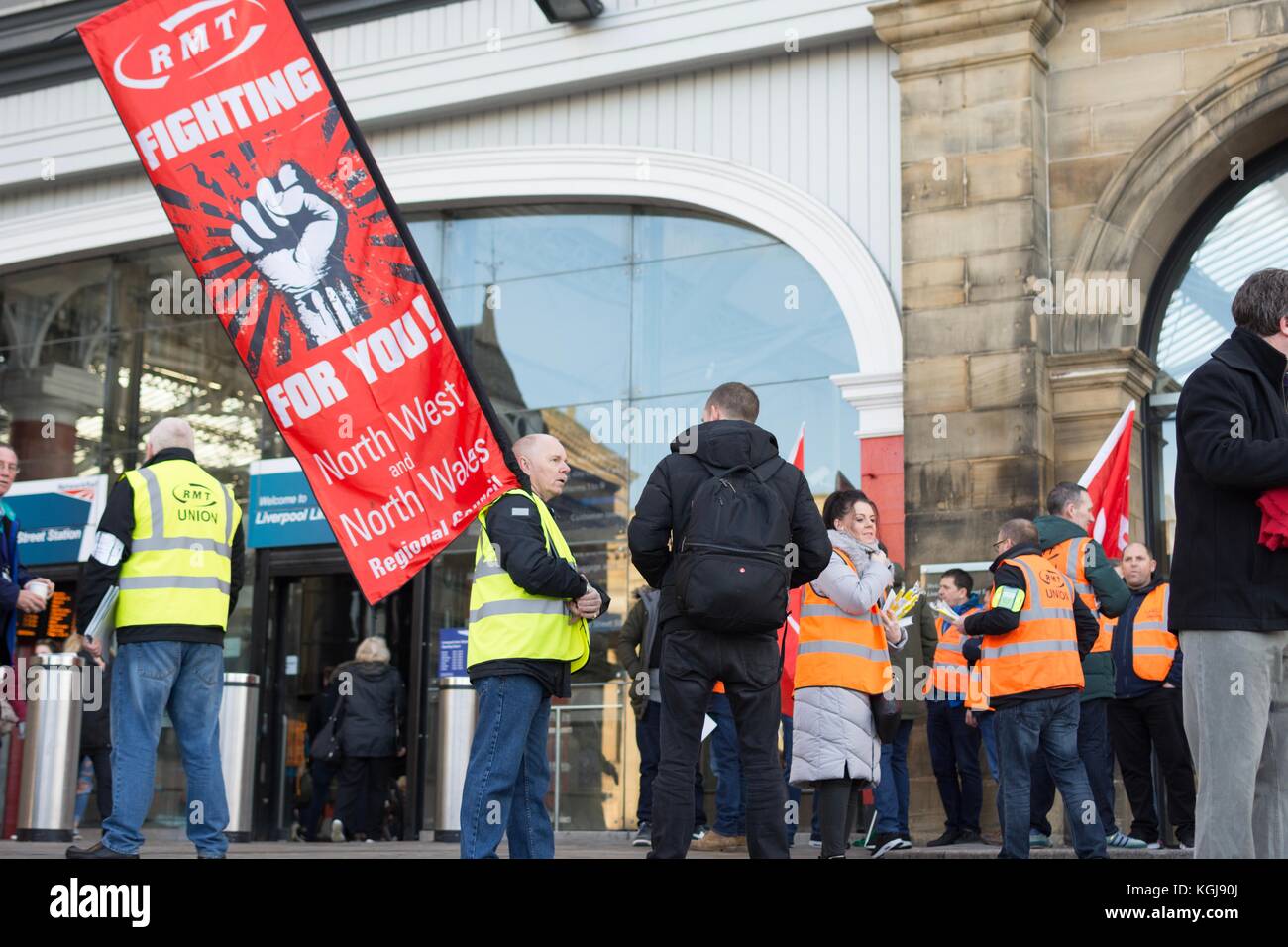 Liverpool, UK. 8th Nov, 2017. RMT Union Strike action causes travel ...