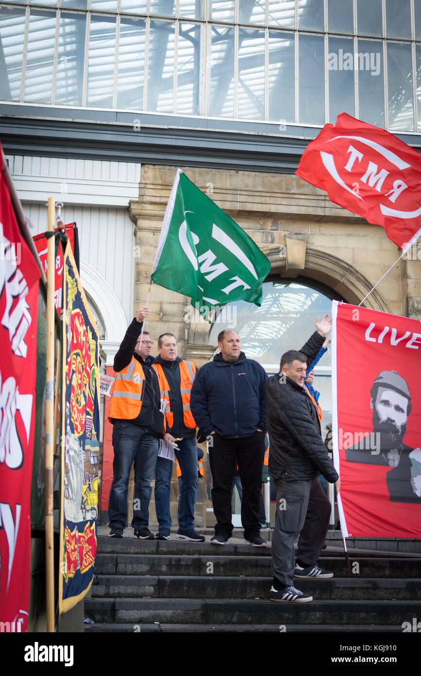 Liverpool, UK. 8th Nov, 2017. RMT Union Strike action causes travel ...