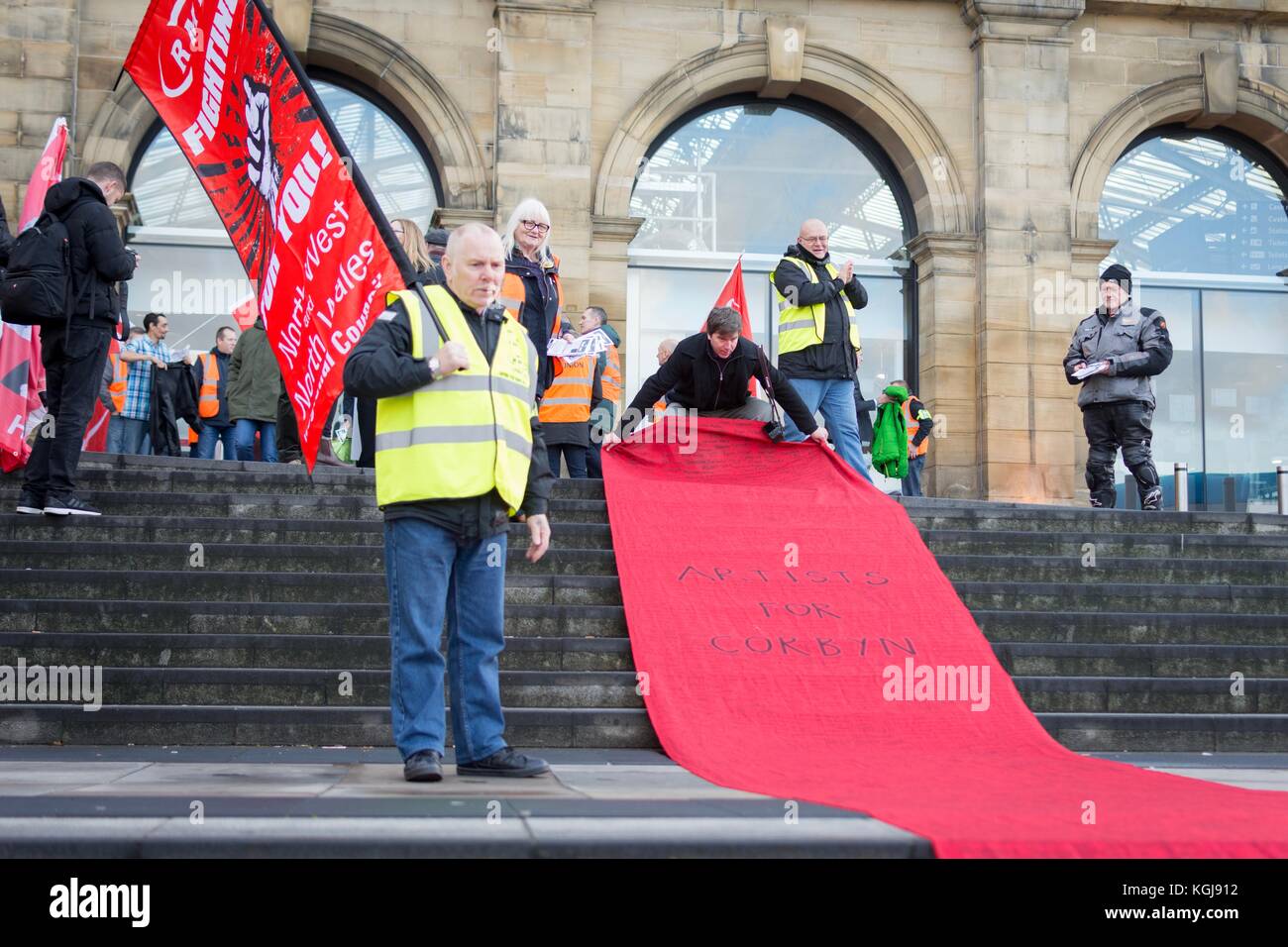Liverpool, UK. 8th Nov, 2017. RMT Union Strike action causes travel ...