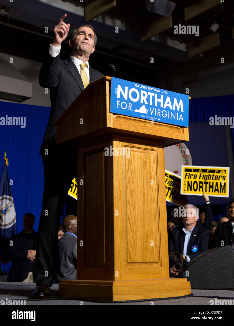 Fairfax, Virginia, USA. 07th Nov, 2017. RALPH NORTHAM takes the stage ...