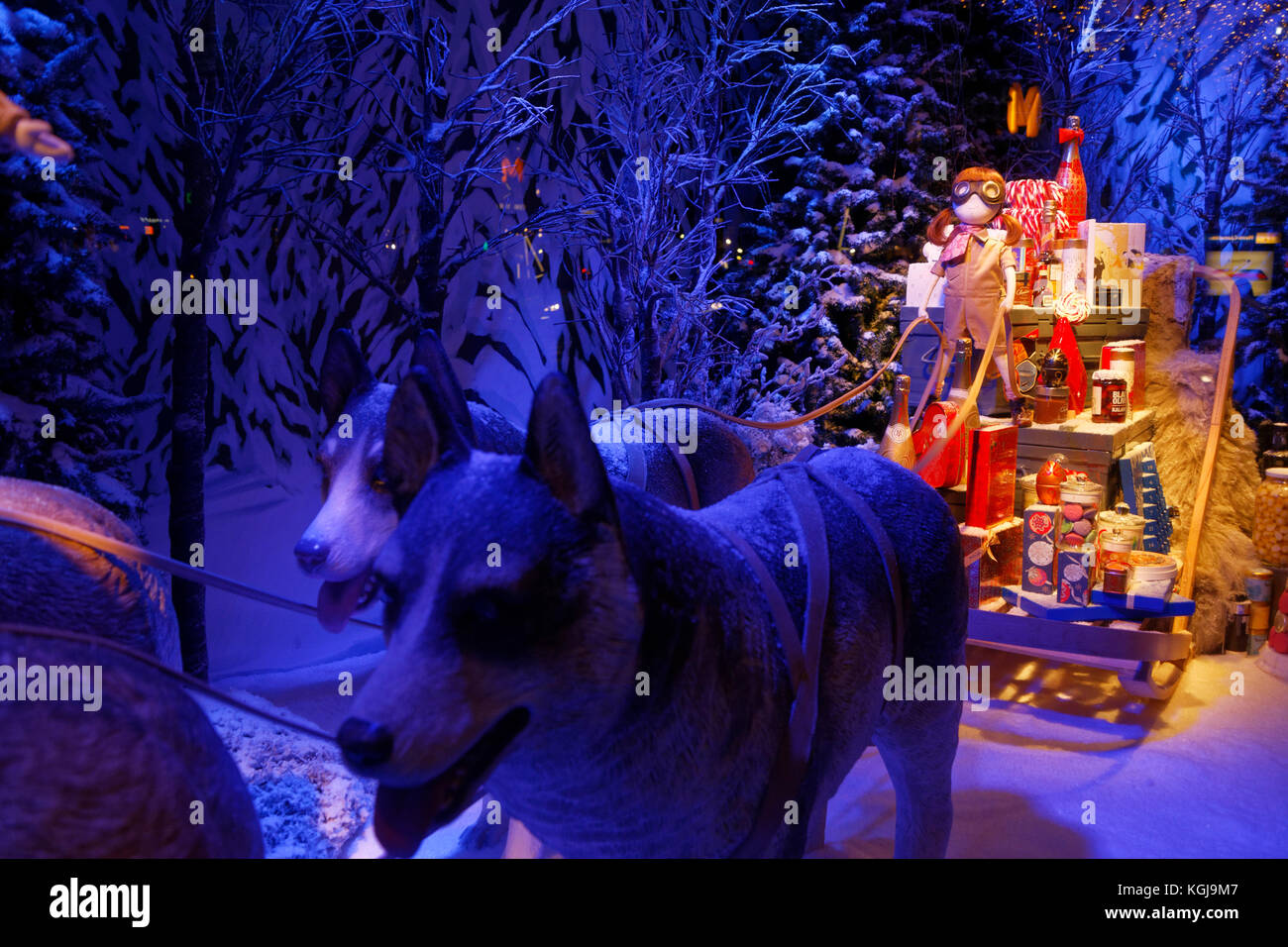 Paris, France. 7th Nov, 2017. Revelation of the Christmas window ...