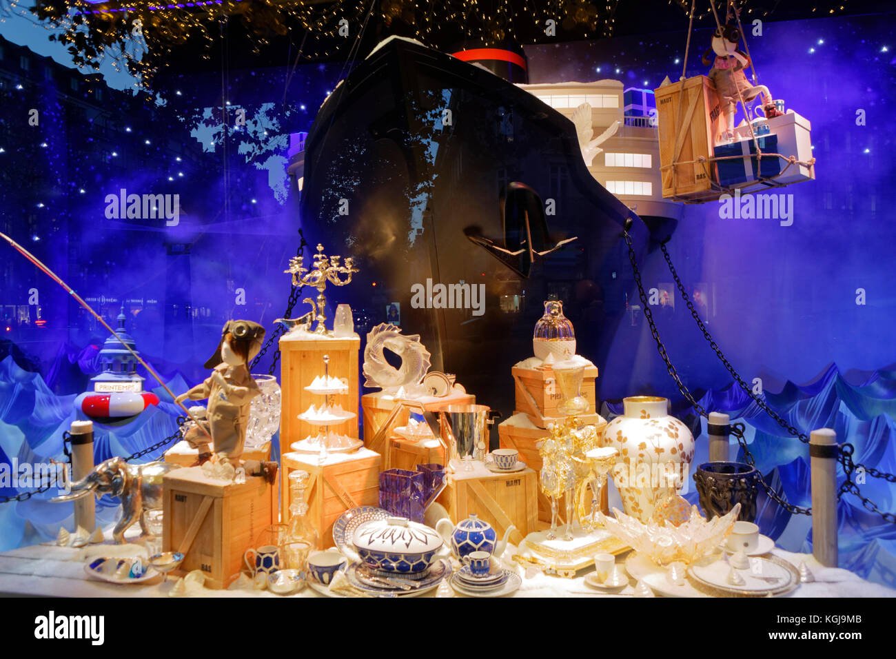 Paris, France. 7th Nov, 2017. Revelation of the Christmas window ...