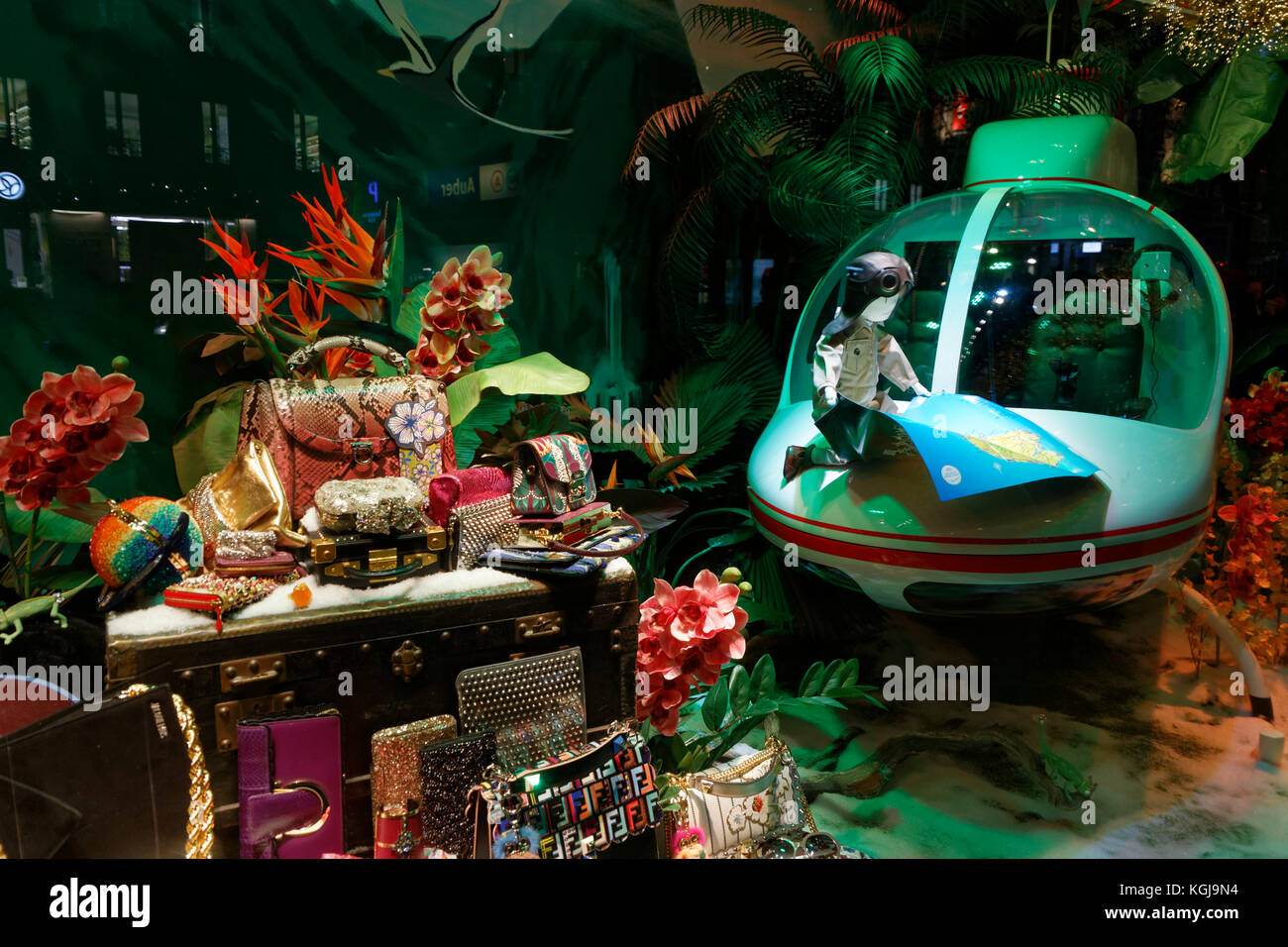 Paris, France. 7th Nov, 2017. Revelation of the Christmas window ...
