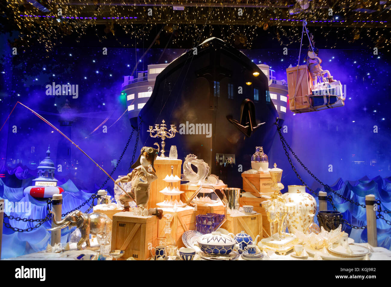 Paris, France. 7th Nov, 2017. Revelation of the Christmas window ...