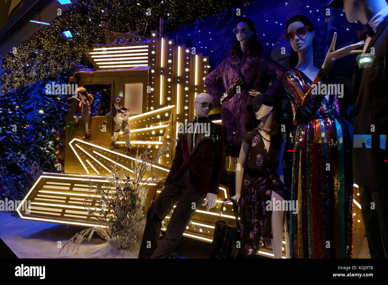 Paris, France. 7th Nov, 2017. Revelation of the Christmas window ...
