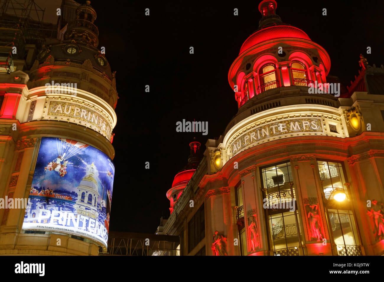 Paris, France. 7th Nov, 2017. Revelation of the Christmas window ...