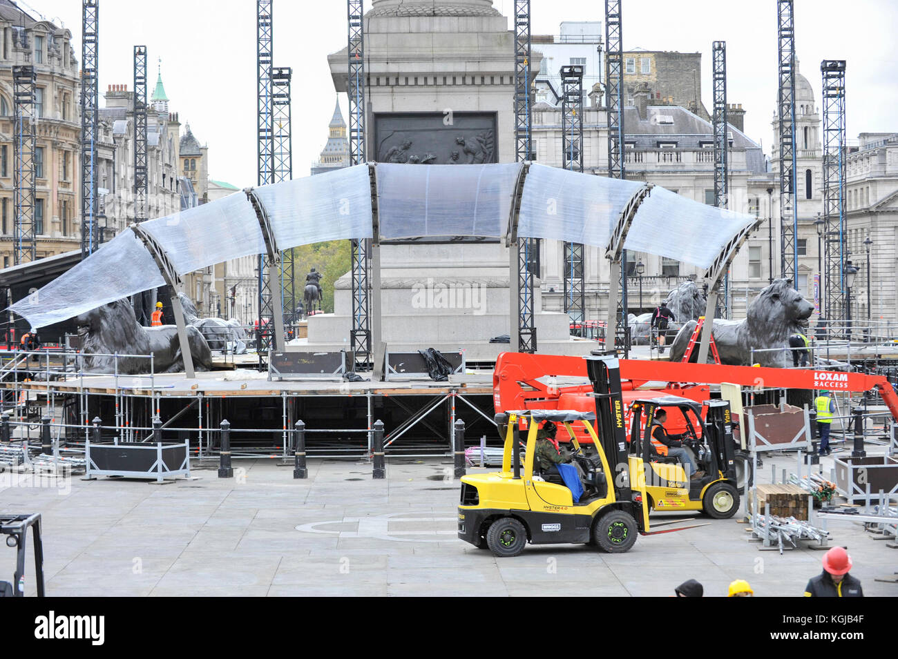 London, UK. 8 November 2017. Construction workers in the process of ...