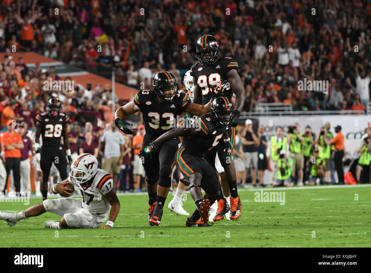 Miami Gardens, Florida, USA. 4th Nov, 2017. Amari Carter #5, Trent ...