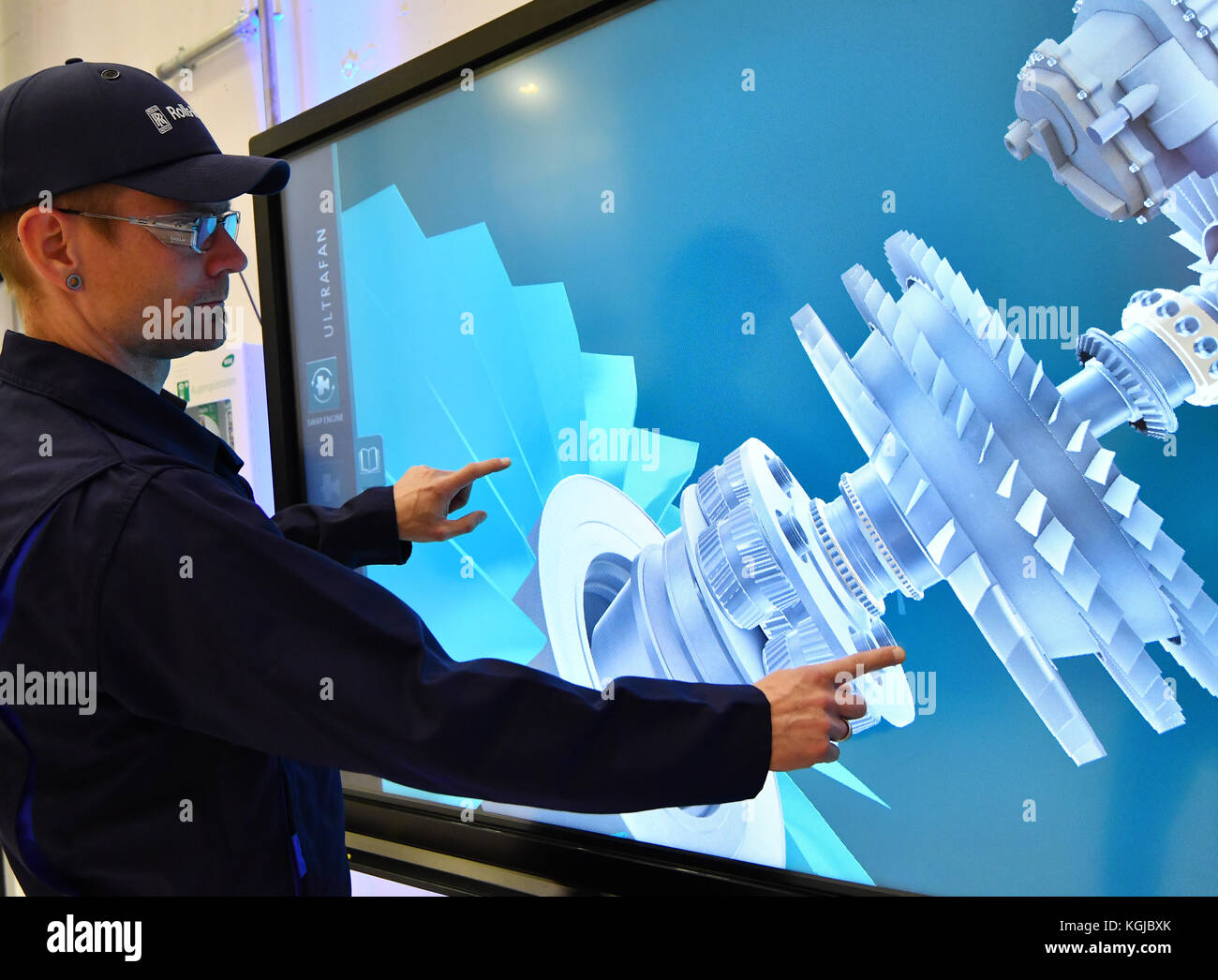 Dahlewitz, Germany. 08th Nov, 2017. A Rolls Royce employee stands in ...