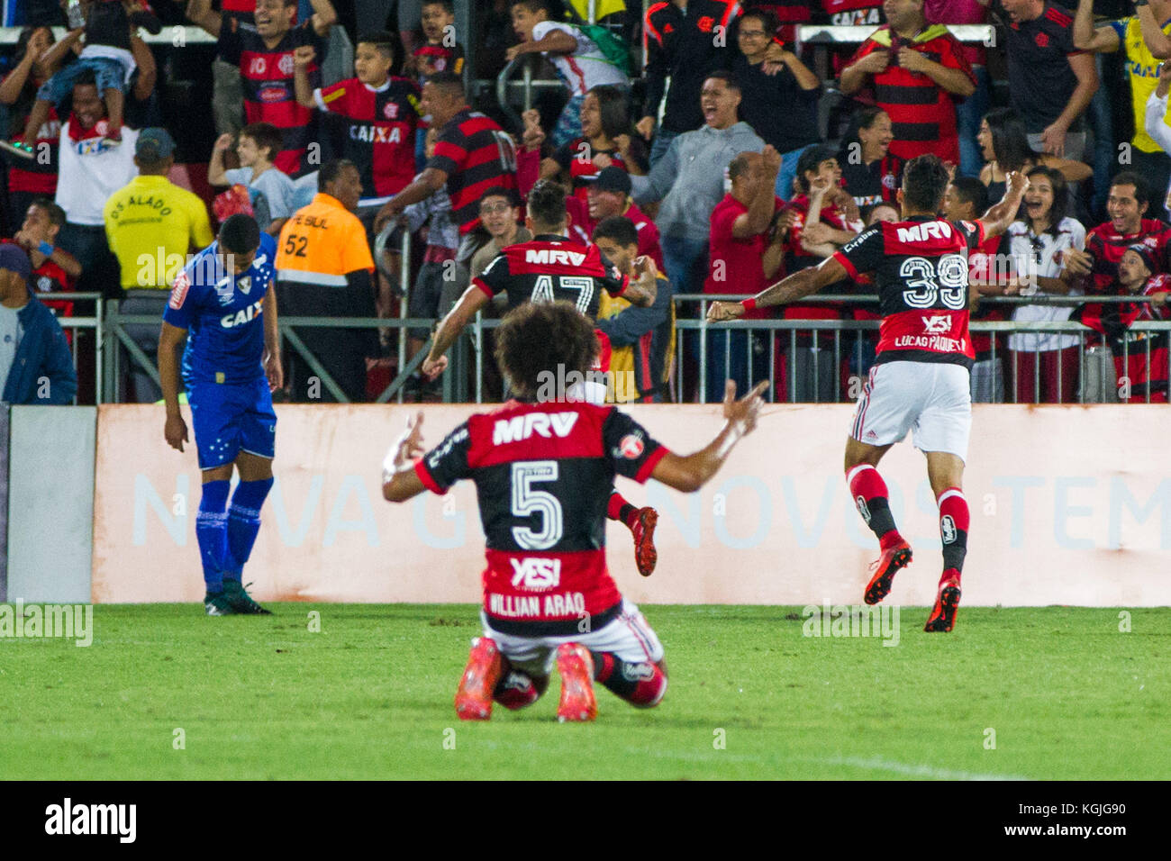 Rio De Janeiro, Brazil. 08th Nov, 2017. Flamengo players celebrating ...
