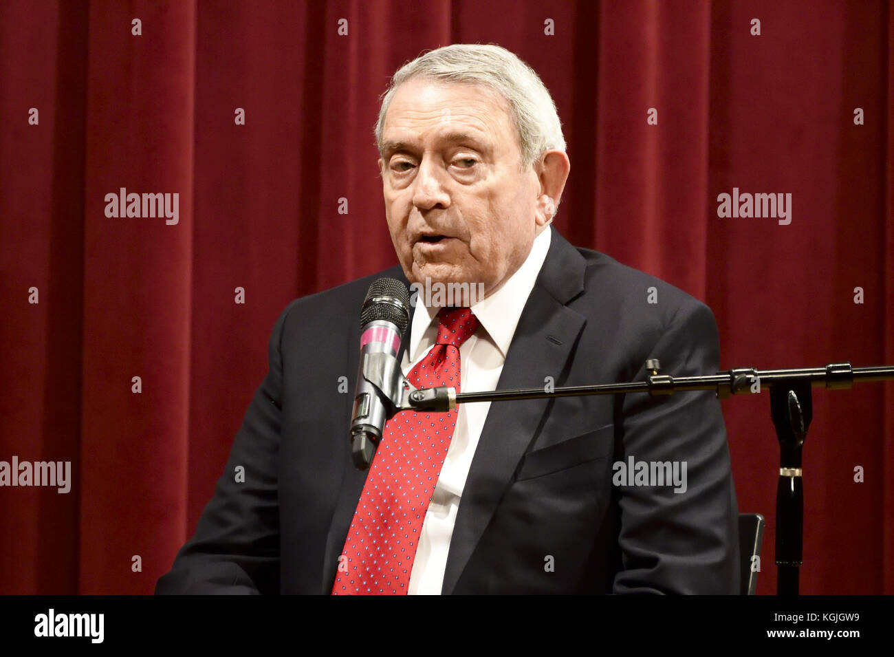 Philadelphia, Pennsylvania, USA. 8th Nov, 2017. DAN RATHER, discussing ...