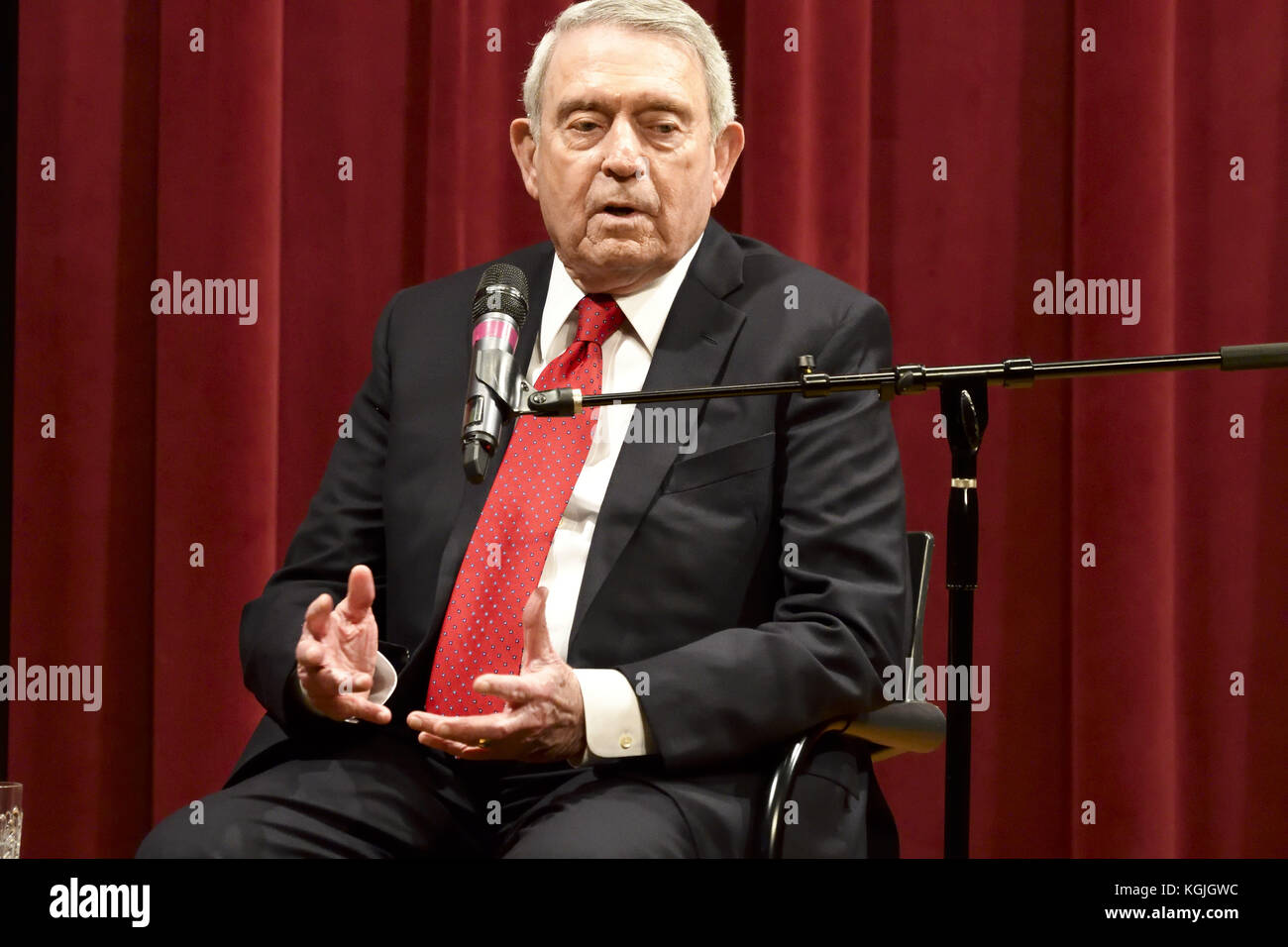 Philadelphia, Pennsylvania, USA. 8th Nov, 2017. DAN RATHER, discussing ...