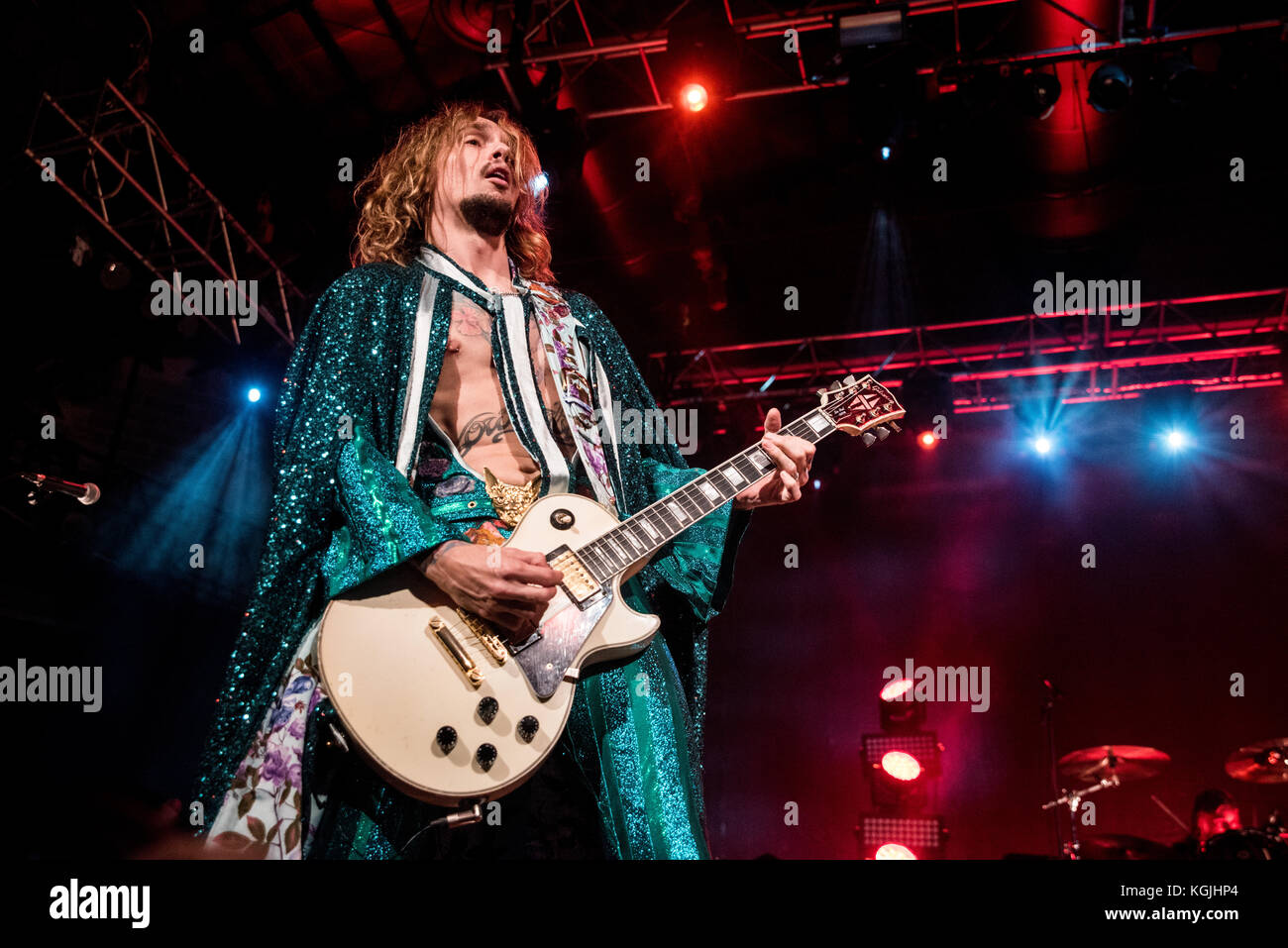 Justin hawkins singer guitarist darkness hi-res stock photography and ...