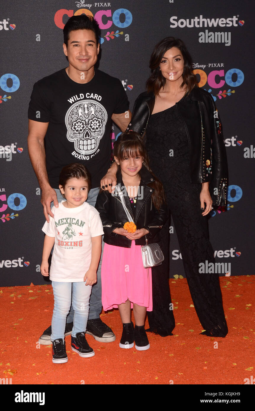 Los Angeles, Ca, USA. 08th Nov, 2017. Mario Lopez, Dominic Lopez, Gia ...