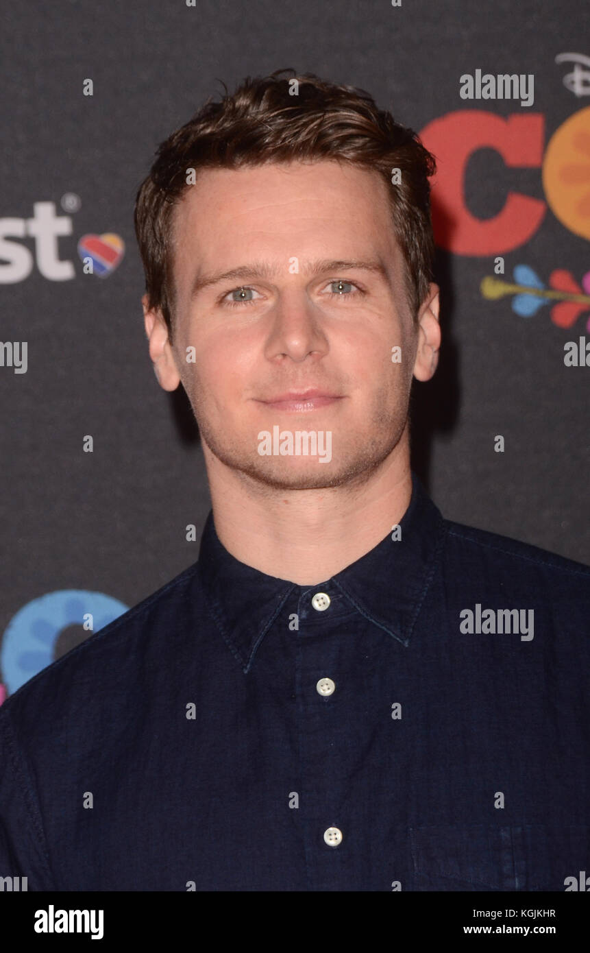 Los Angeles, Ca, USA. 08th Nov, 2017. Jonathan Groff arriving at Disney ...