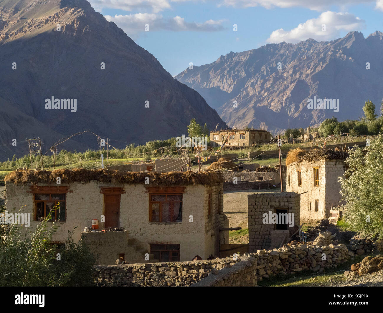 Tibetan house window tibet hi-res stock photography and images - Alamy