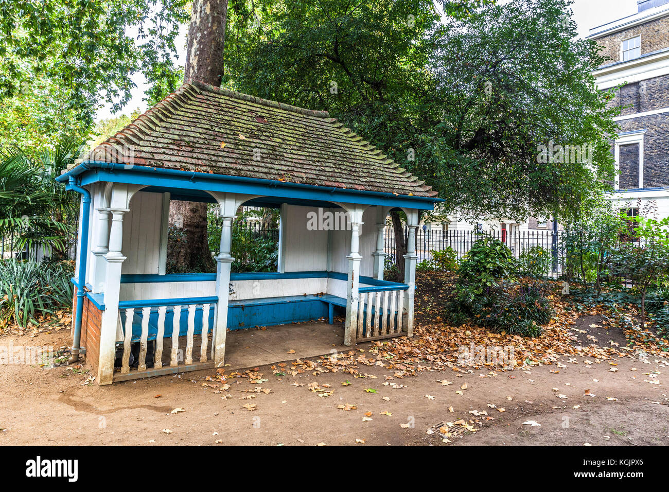 Woburn Square Garden shelter, Bloomsbury, London, England, UK Stock ...