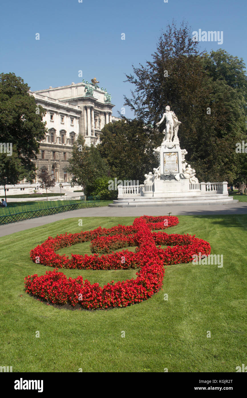 Mozart Statue Vienna High Resolution Stock Photography and Images - Alamy