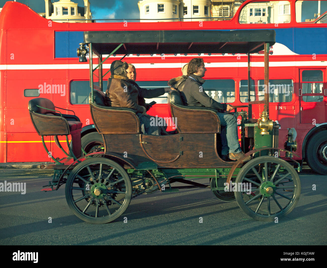 Classic old cars arrive in Brighton at the end of the Veteran Car Run ...