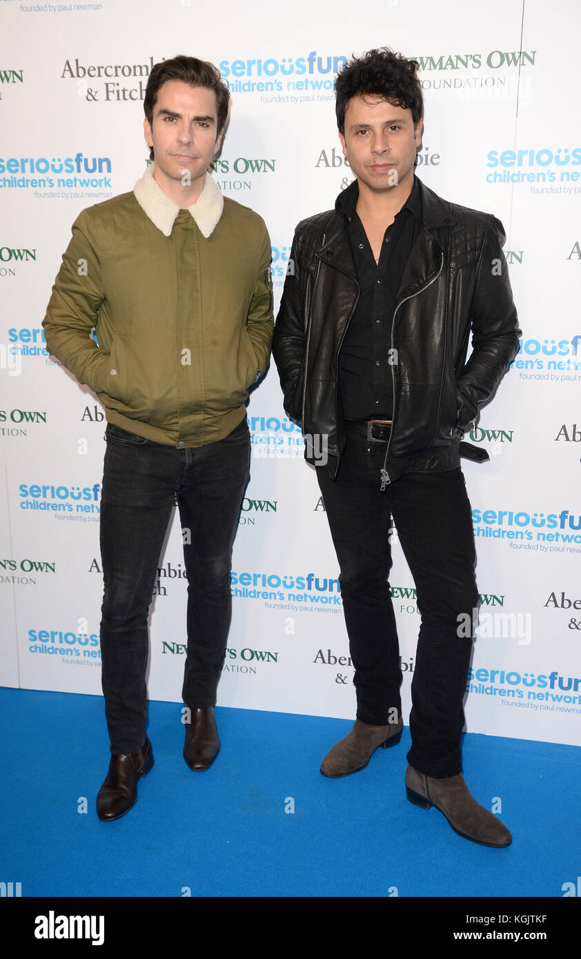 Sterephonics hi-res stock photography and images - Alamy