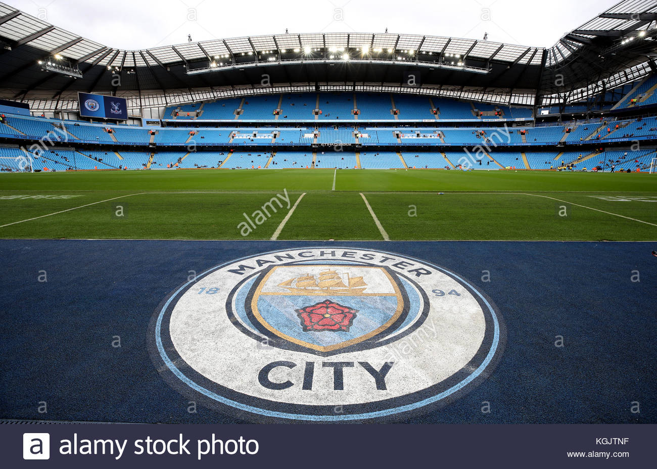 Manchester City Badge High Resolution Stock Photography and Images - Alamy