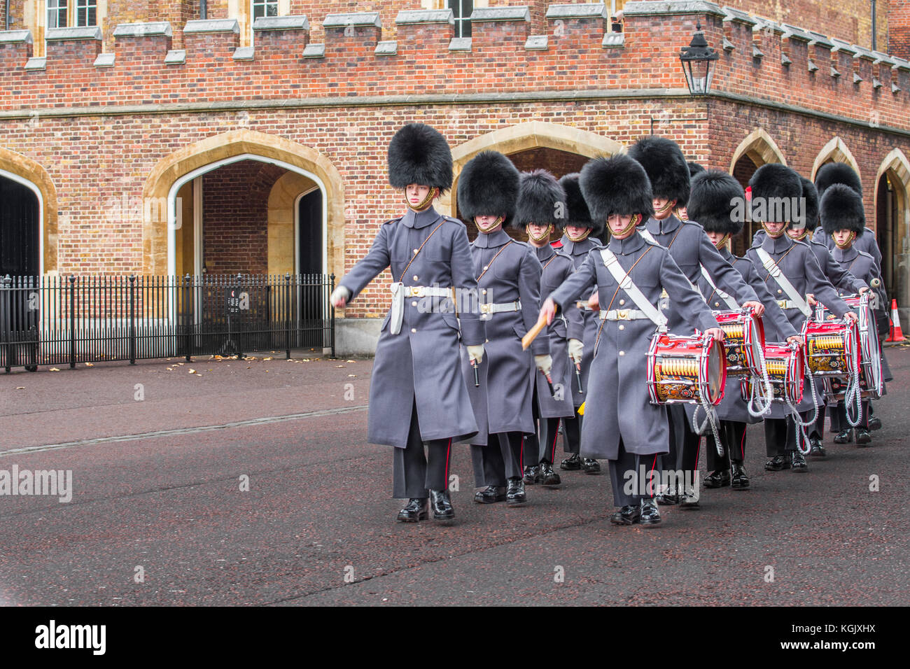 Drummer of 1st coldstream guards hi-res stock photography and images ...